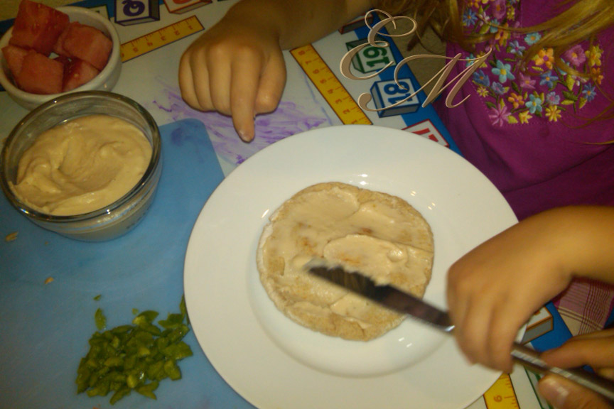Kid Friendly Lunch: Whole Wheat Pita "Pizza" With a Twist - Evolving ...